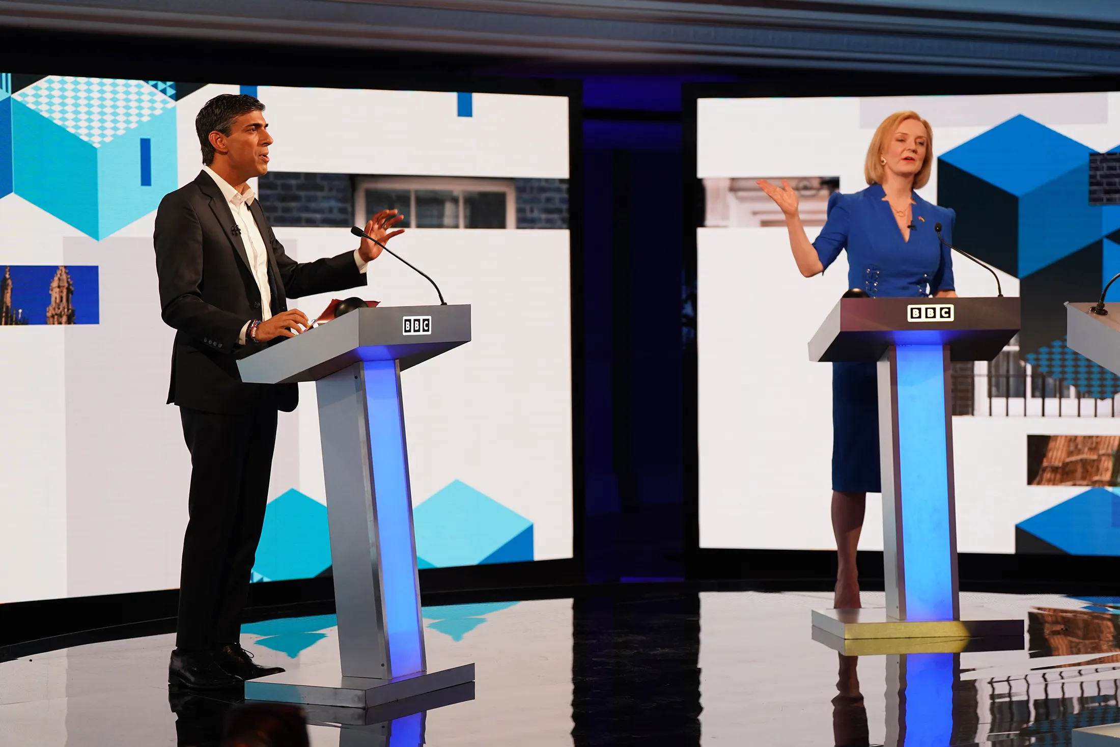 Compare Sunak v Truss: Where They Stand on Issues - Bloomberg