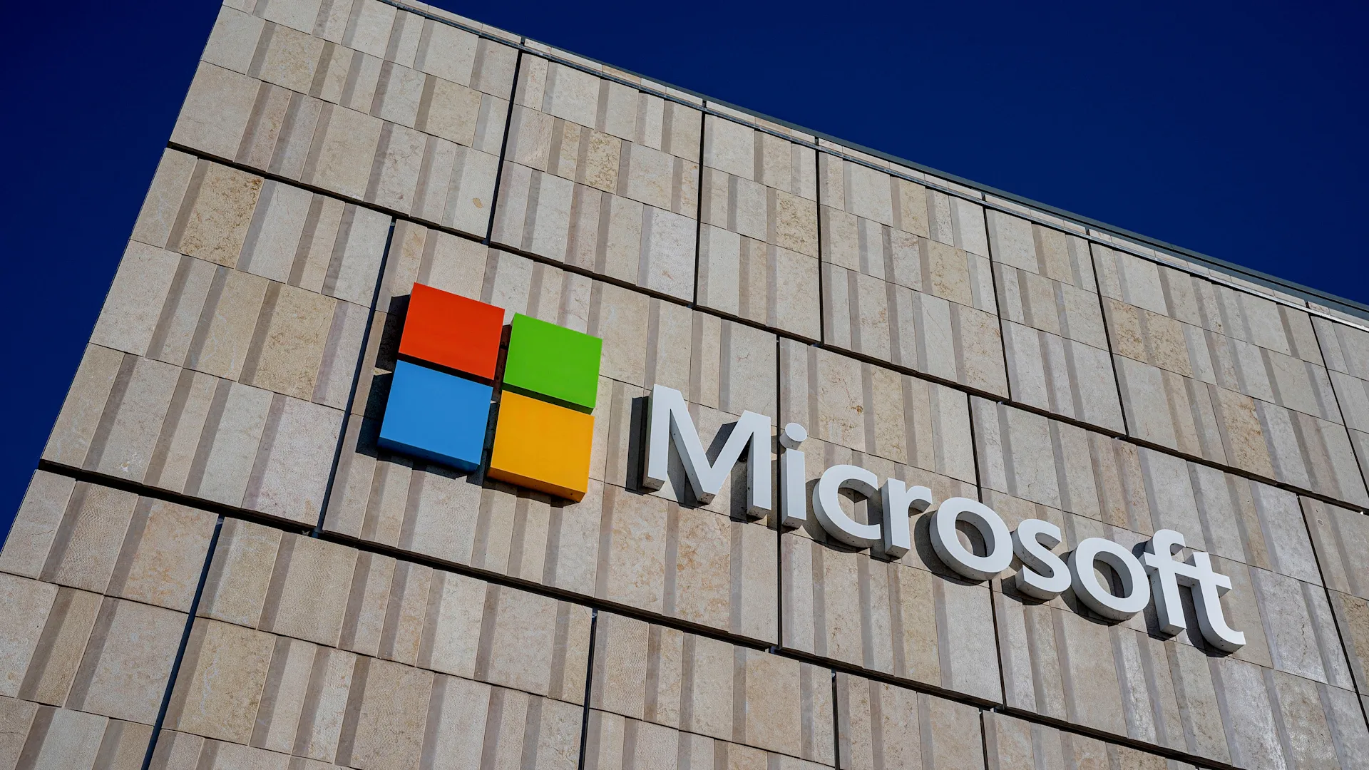 Watch Hackers Tap Into Microsoft Sharepoint Software - Bloomberg