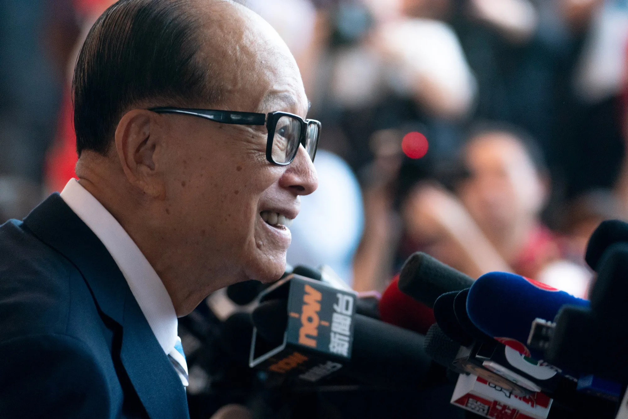 Li Ka-shing’s CK Asset Invests in Ex-JPMorgan Banker’s AI Firm - Bloomberg