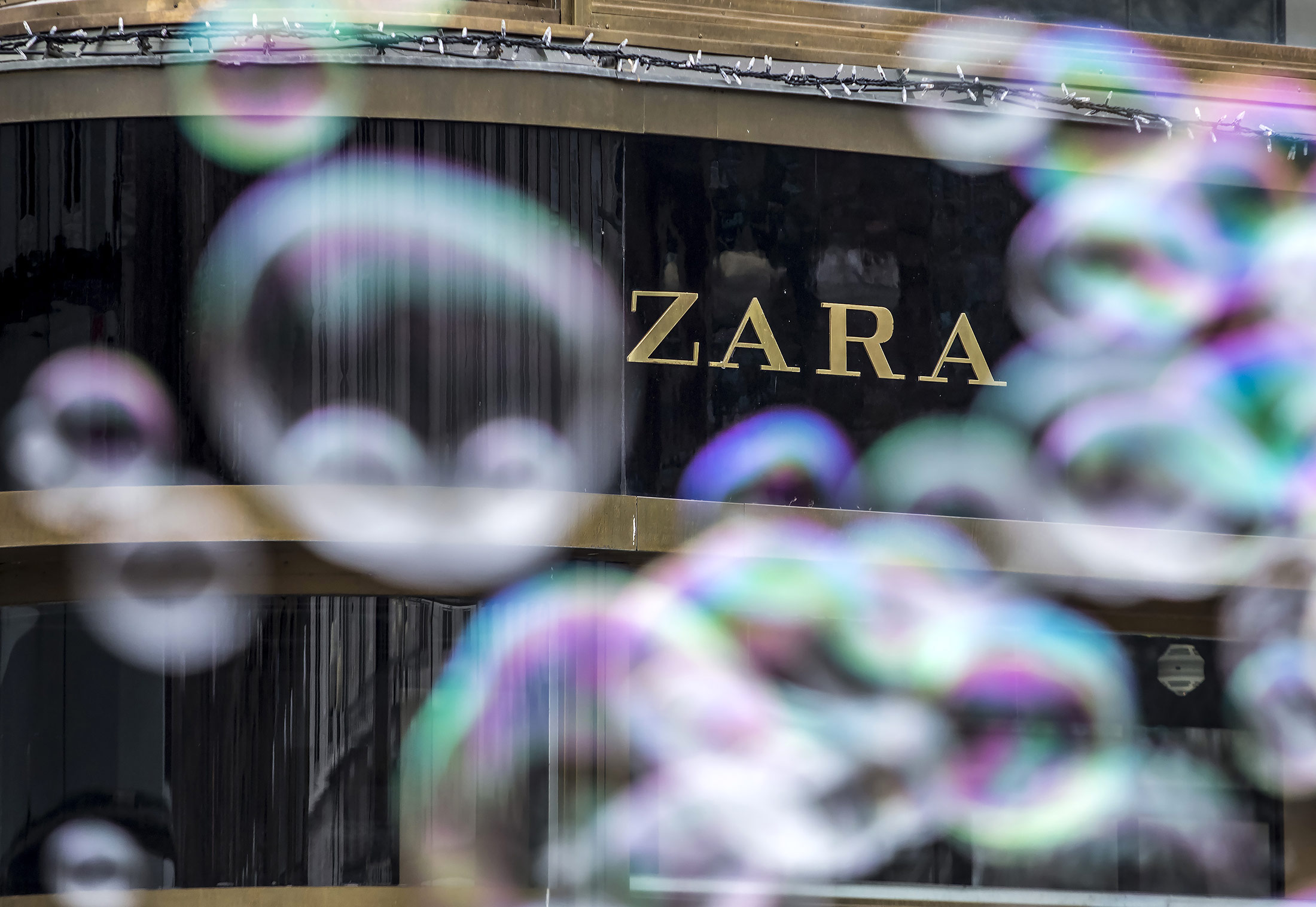 Zara Owner Sets Record for Highest Spanish Market Value: Chart - Bloomberg