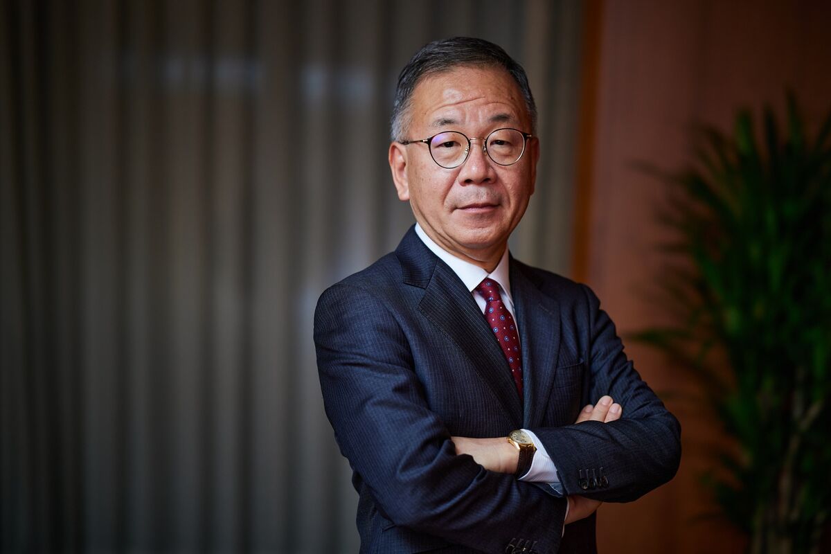 BOJ Board Member Calls for Policy Review at the Right Time - Bloomberg