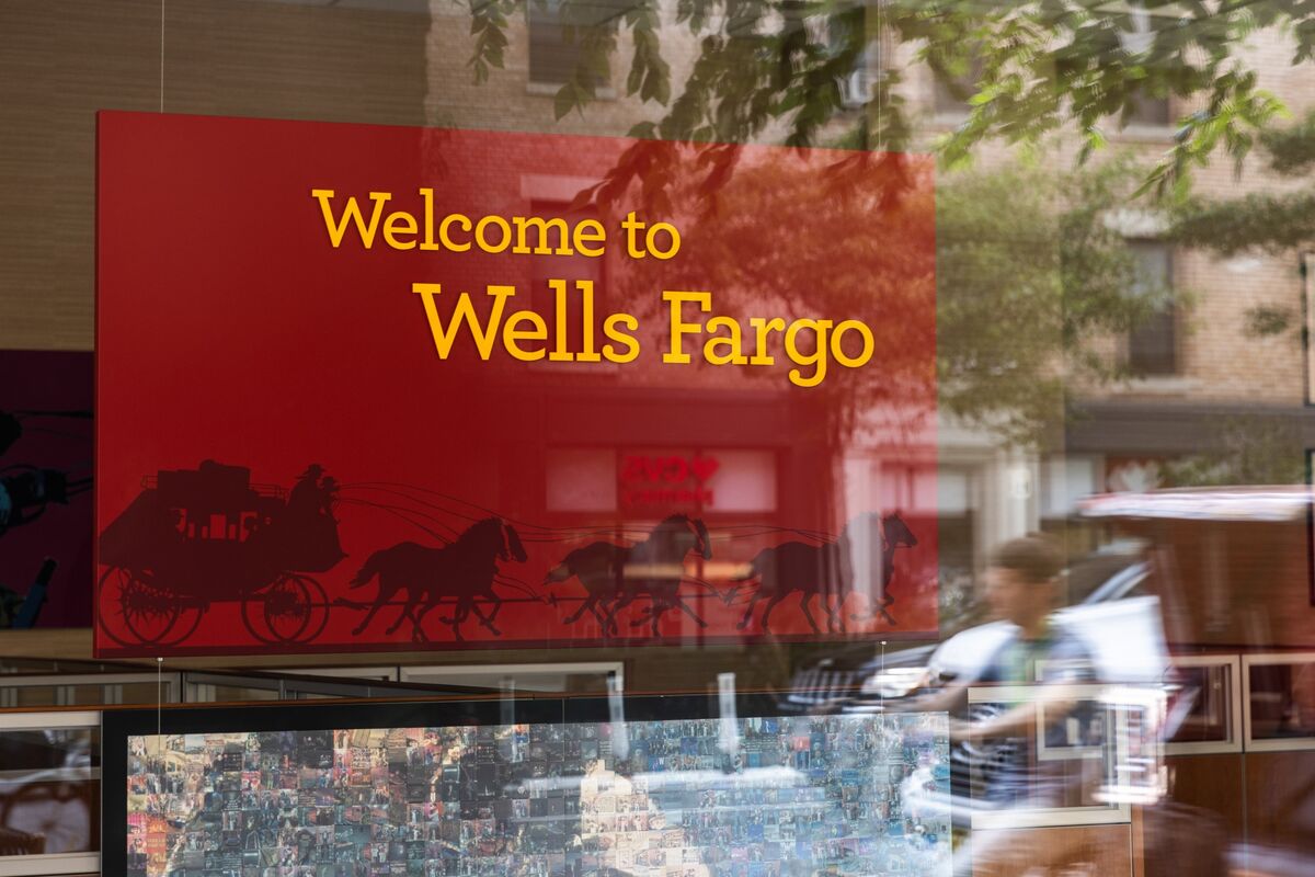 Wells Fargo Hires Kyle Heroman From UBS for FIG Group - Bloomberg