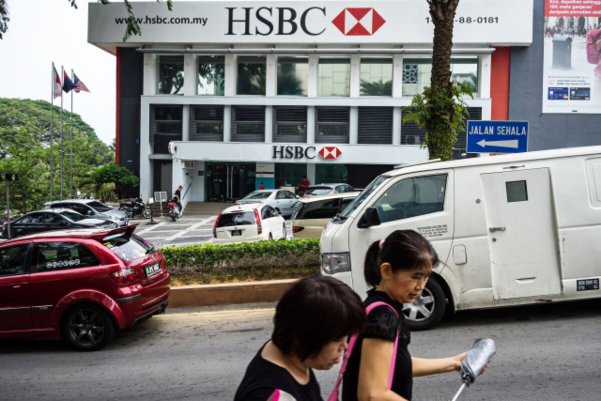 HSBC Hires CIMB’s Omar Siddiq as CEO of Malaysian Unit - Bloomberg