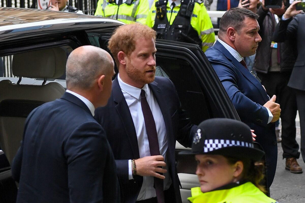 Prince Harry Makes Royal Family History With UK Phone Hacking Testimony ...