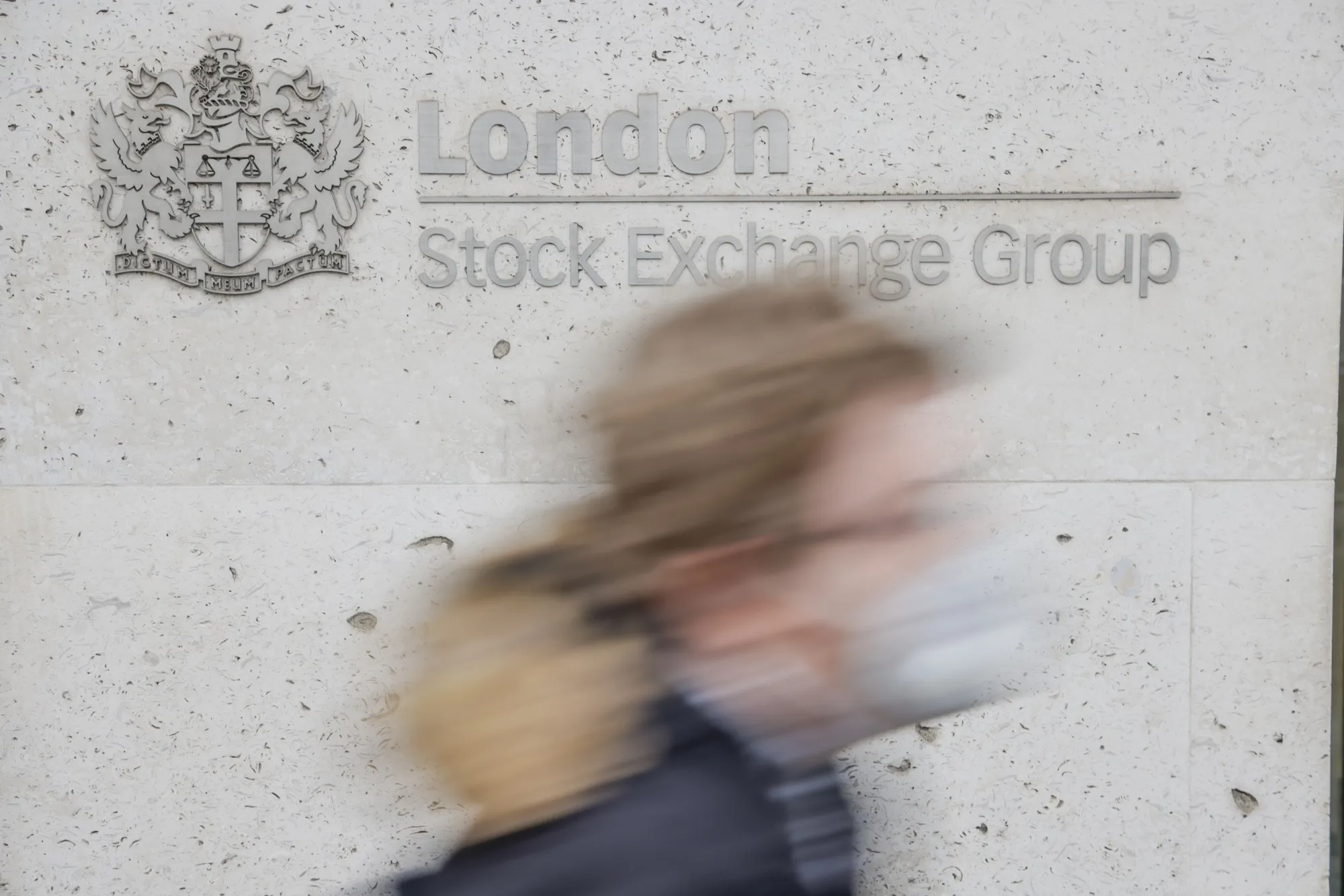 LSE Probes Hours-Long Outage on Eikon Markets Platform - Bloomberg