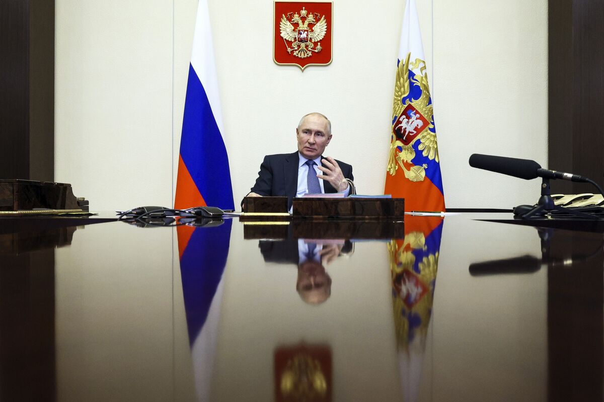 Russian Elites Jostle For Kremlin Spots After Putin Election - Bloomberg