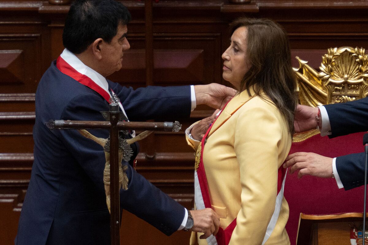 Peru’s Dina Boluarte Sworn in as First Female President After Castillo ...