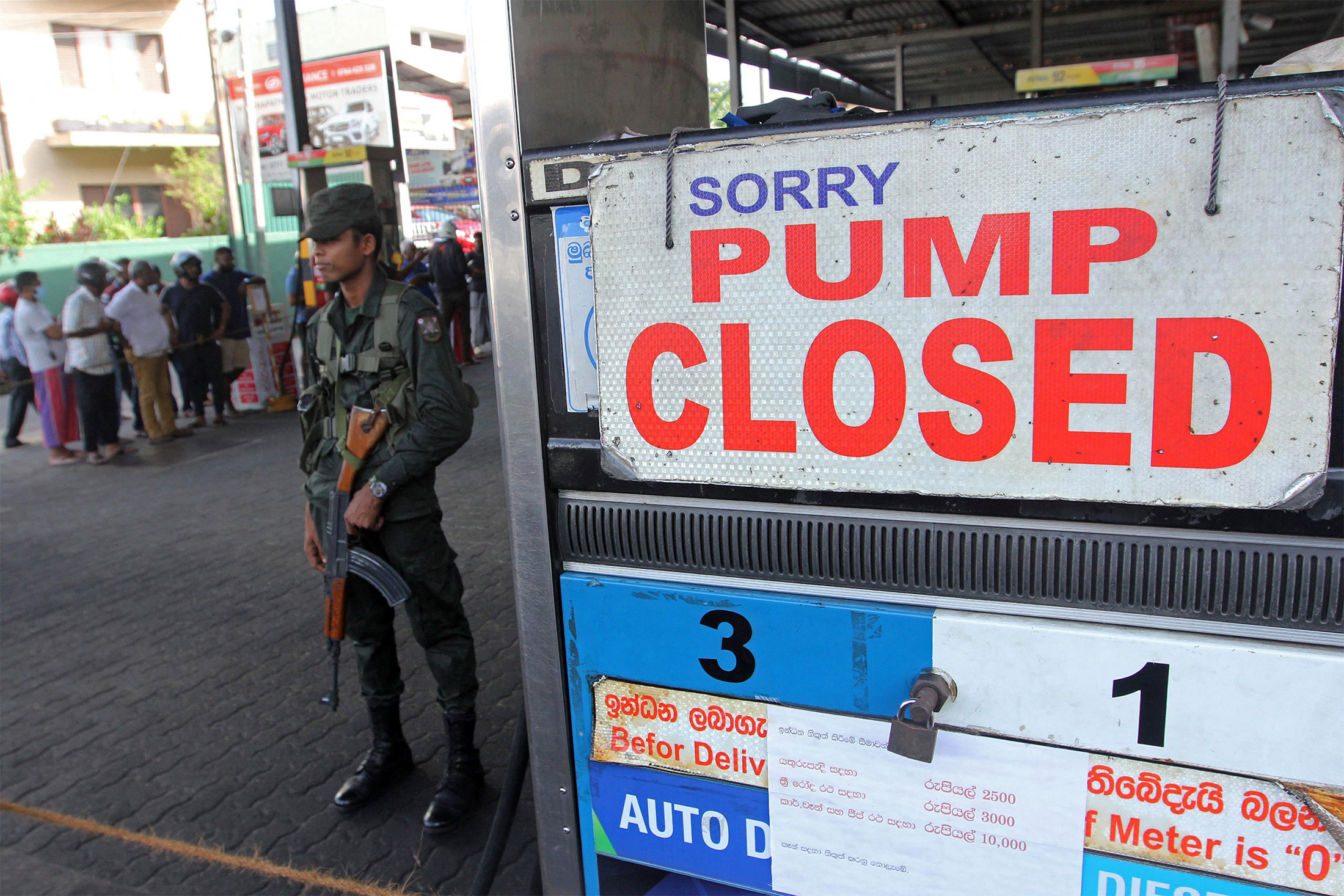 Sri Lanka Under Virtual Lockdown as Fuel Supplies Halted - Bloomberg