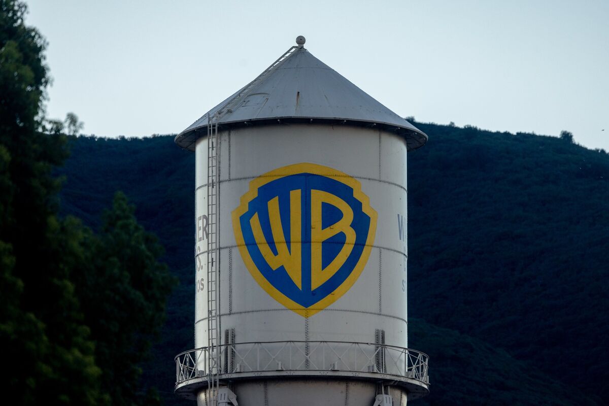 Warner Bros. Begins Exclusive Deal Talks With Netflix - Bloomberg