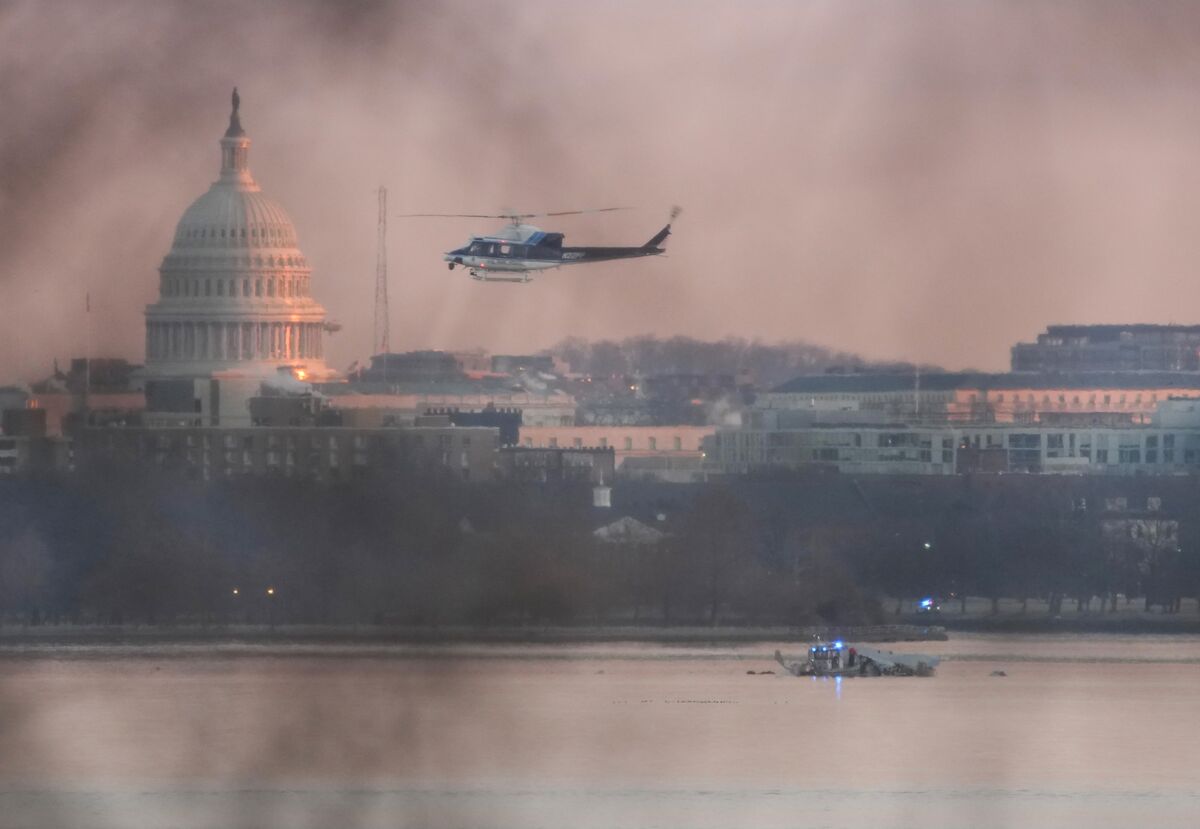 FAA Suspends Visual Separation for Pilots After Deadly Midair Collision ...