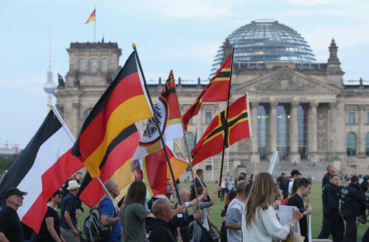 Banning Offensive Flags Won’t Get Rid of Hate - Bloomberg