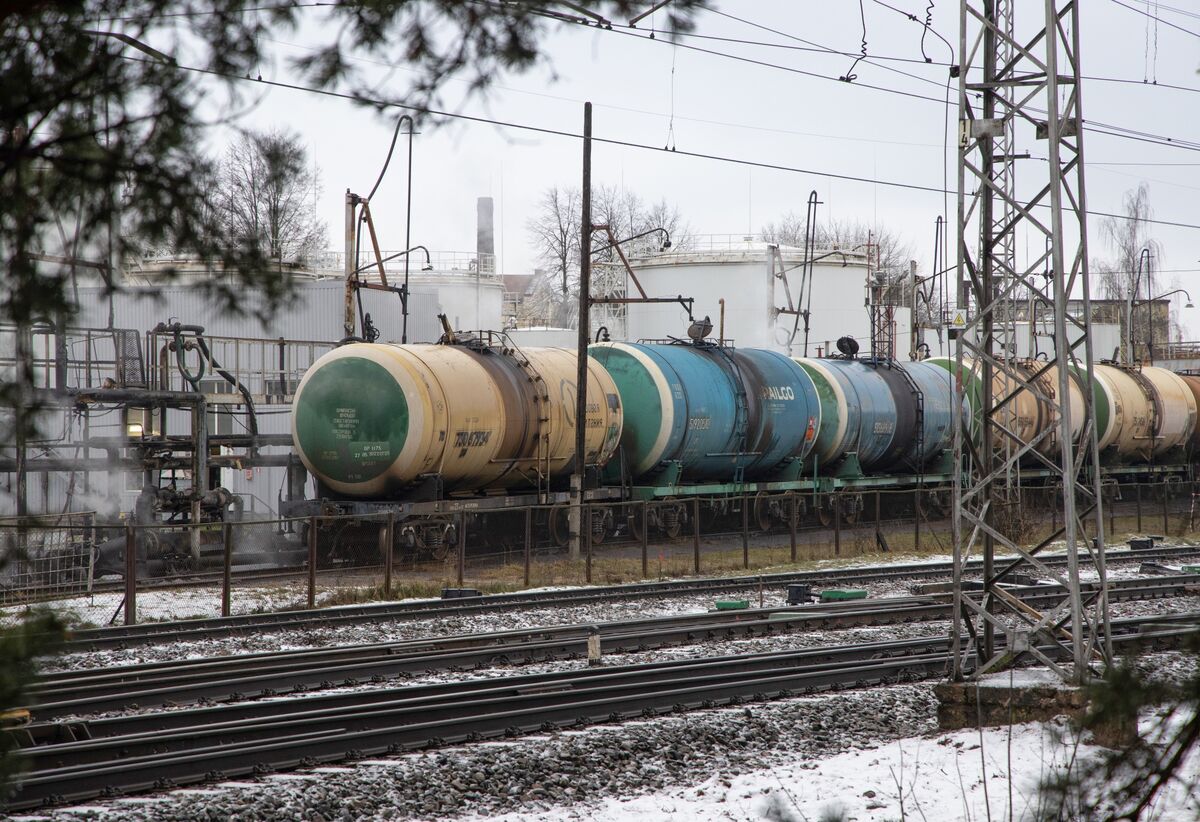 Russia’s Diesel, Fuel Exports Poised for August Slump as Refineries ...