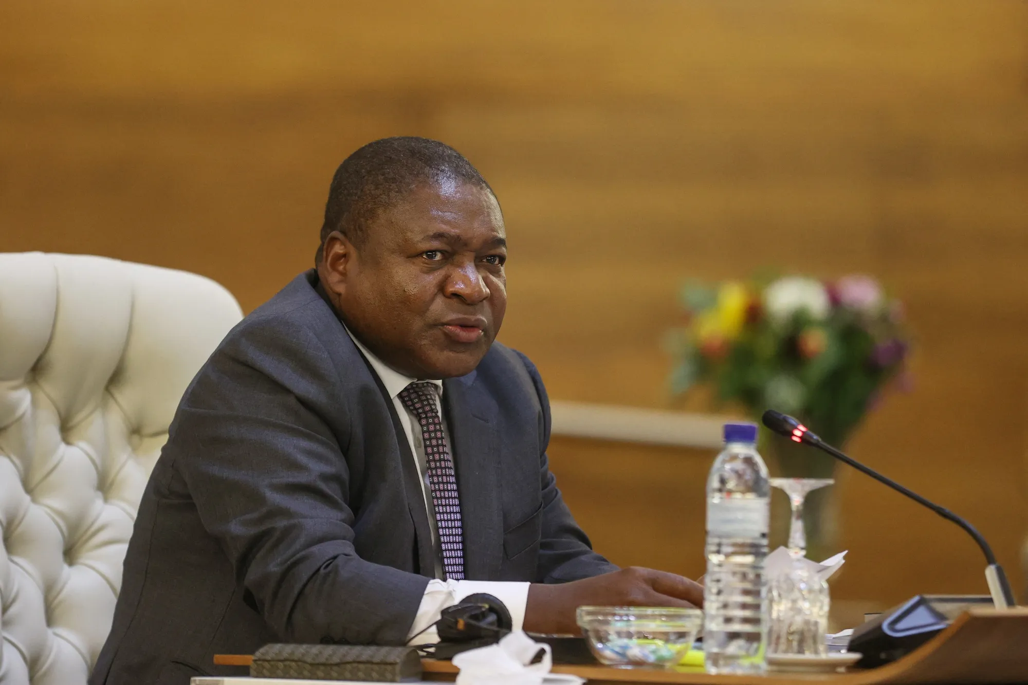 Mozambique’s Nyusi Re-elected as Leader of Ruling Frelimo Party - Bloomberg