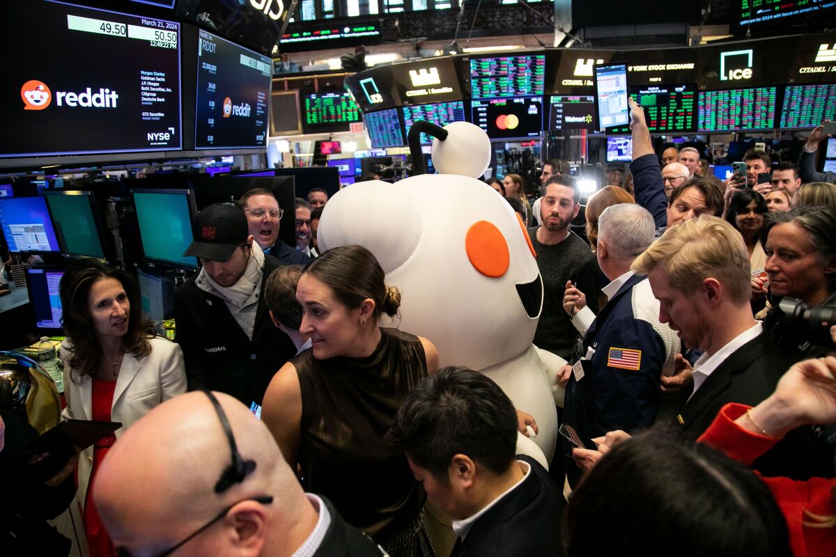 Reddit’s Strong Trading Start Faces Test in Big Stocks Week - Bloomberg