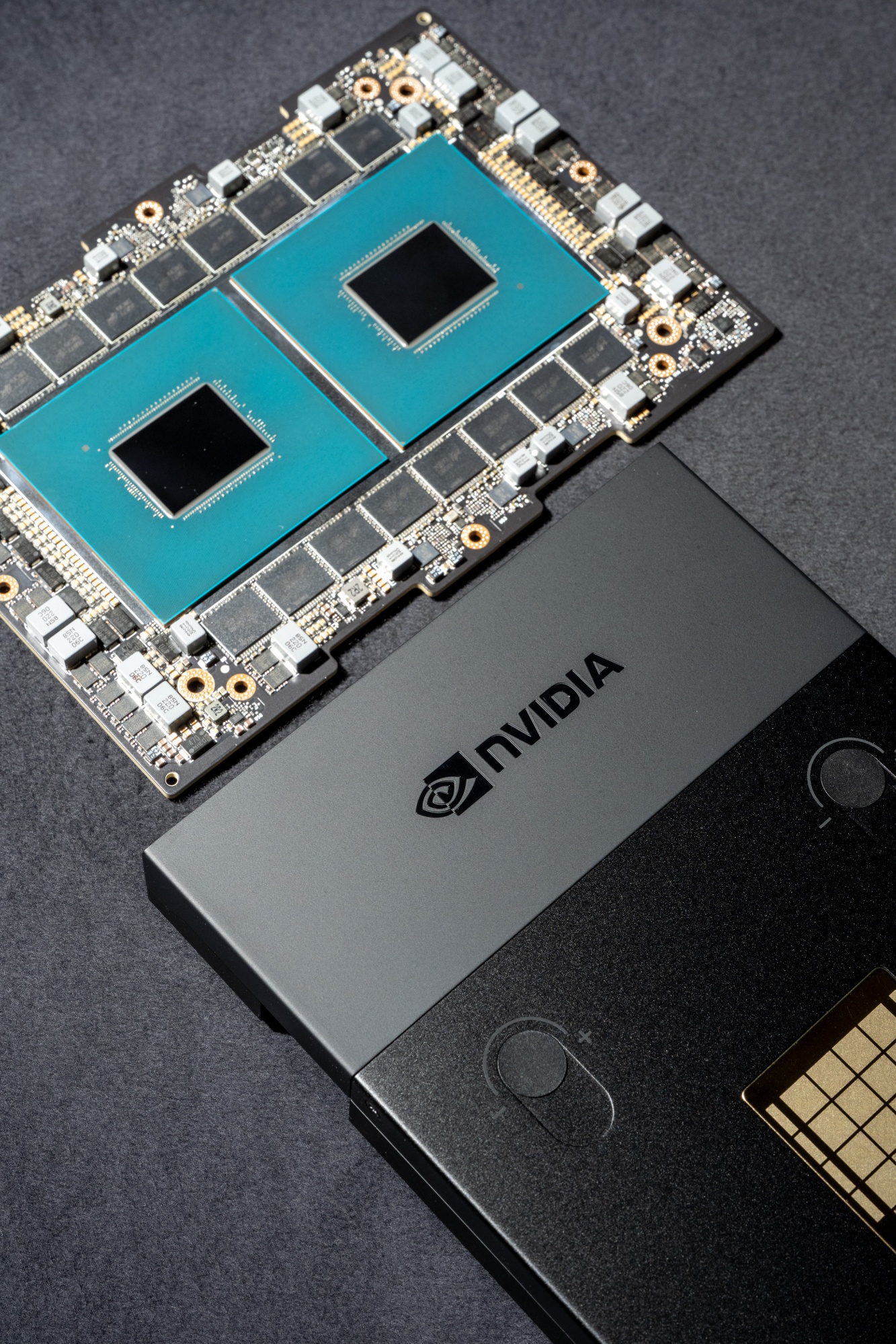 (NVDA) Nvidia Insiders Unload Shares After 220% AI Rally - Bloomberg