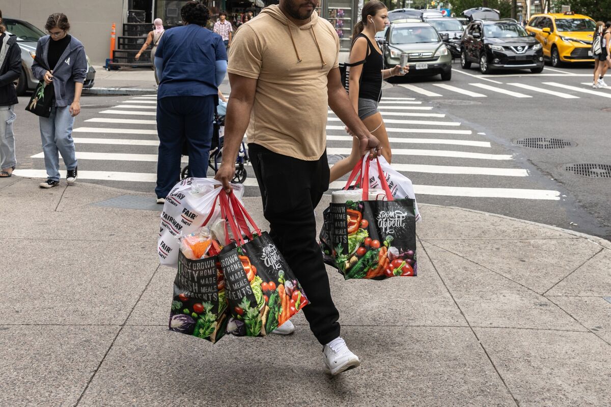 US Consumer Sentiment Rises for First Time in Five Months - Bloomberg