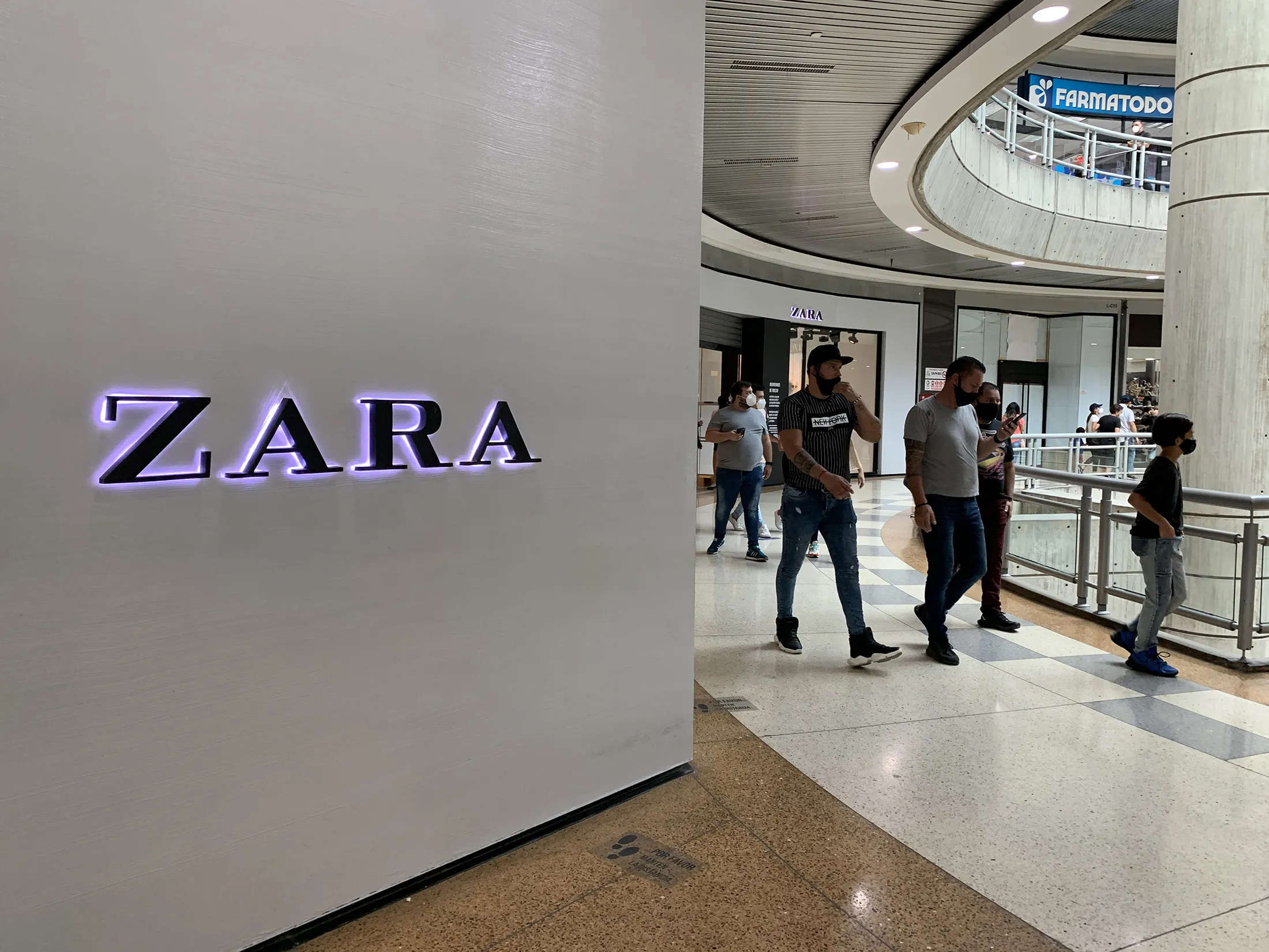 Zara Stores to Close in Venezuela as Inditex Brands Exit - Bloomberg