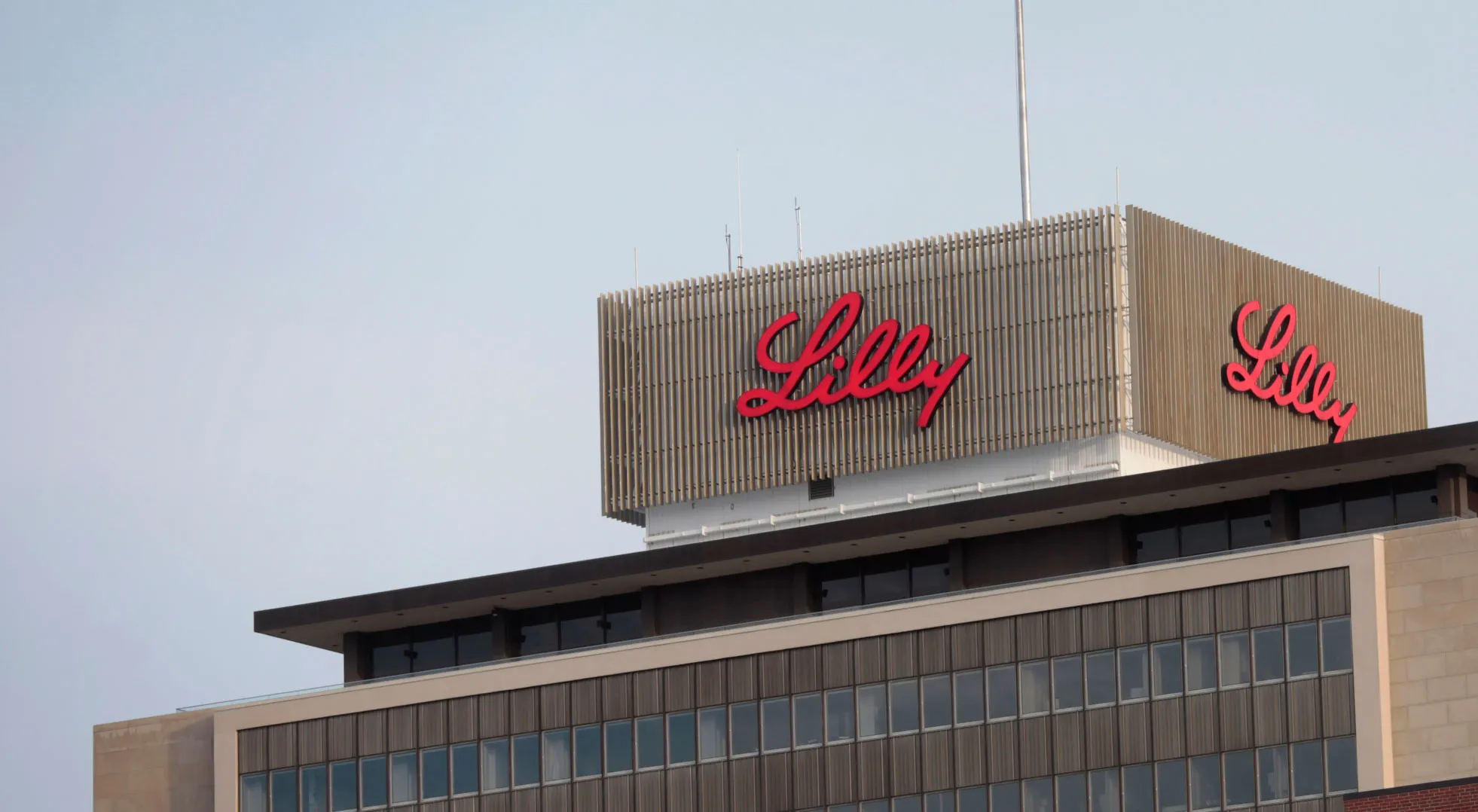 Deep in ‘the Cave,’ Lilly’s CEO Decided Alzheimer’s Drug’s Fate - Bloomberg