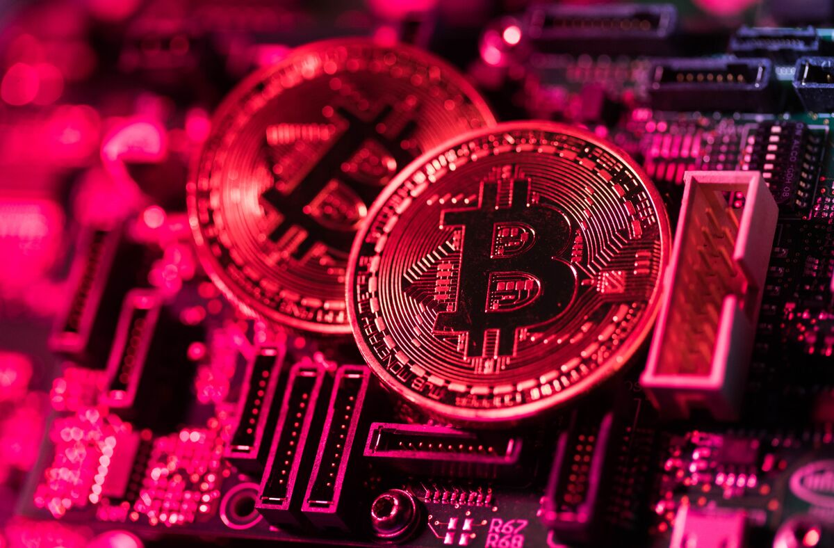 Bitcoin’s Premium to Gold Looks Set to Get Hit by Fed Hikes - Bloomberg