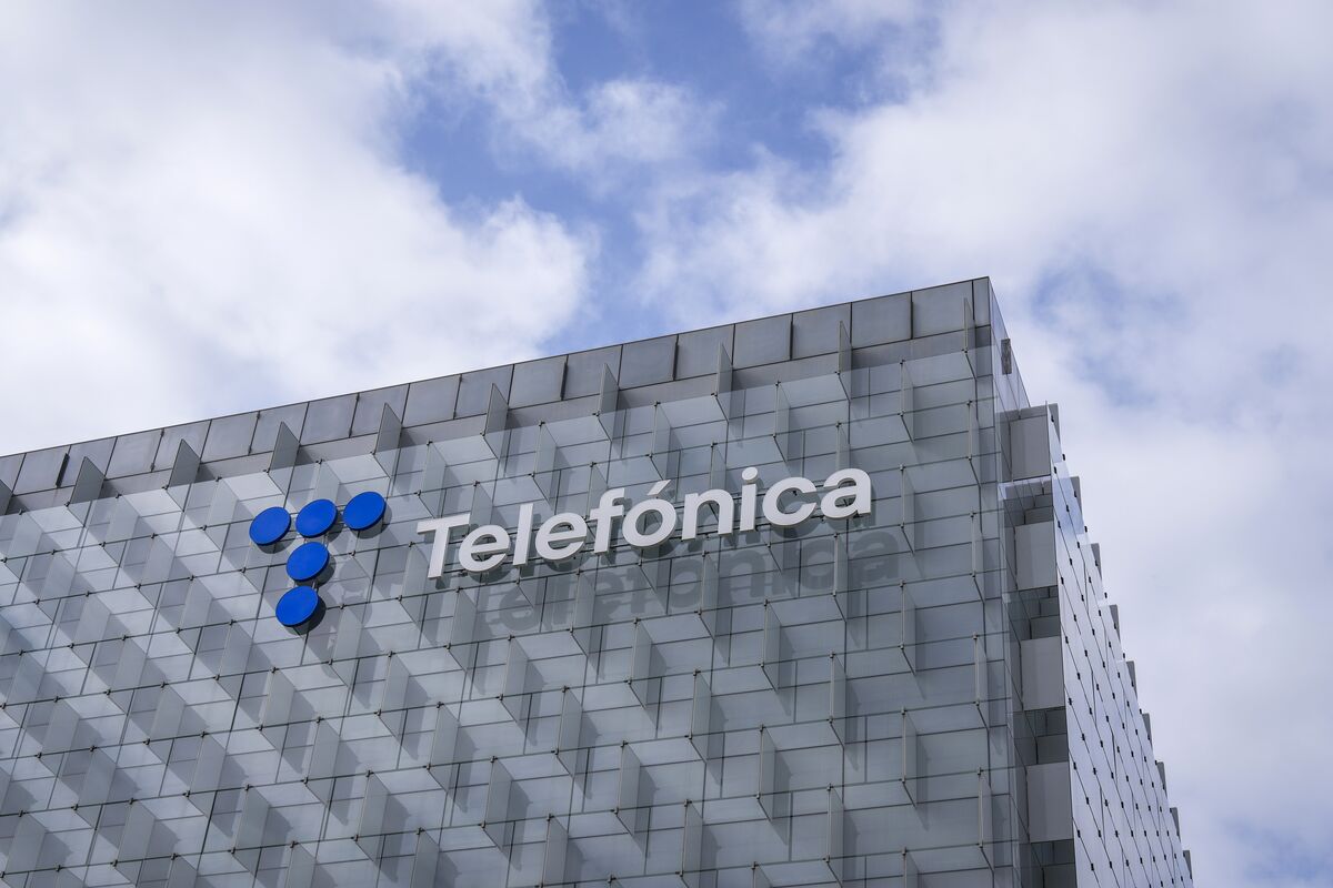 Spain Weighs Placing Conditions on Saudi’s Telefonica Stake Bid - Bloomberg