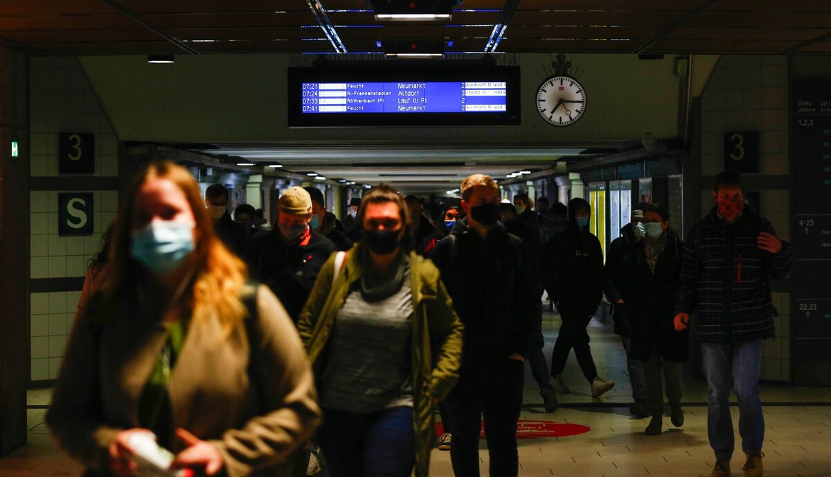 Angela Merkel Sees Increased Urgency in Fight Against Pandemic - Bloomberg