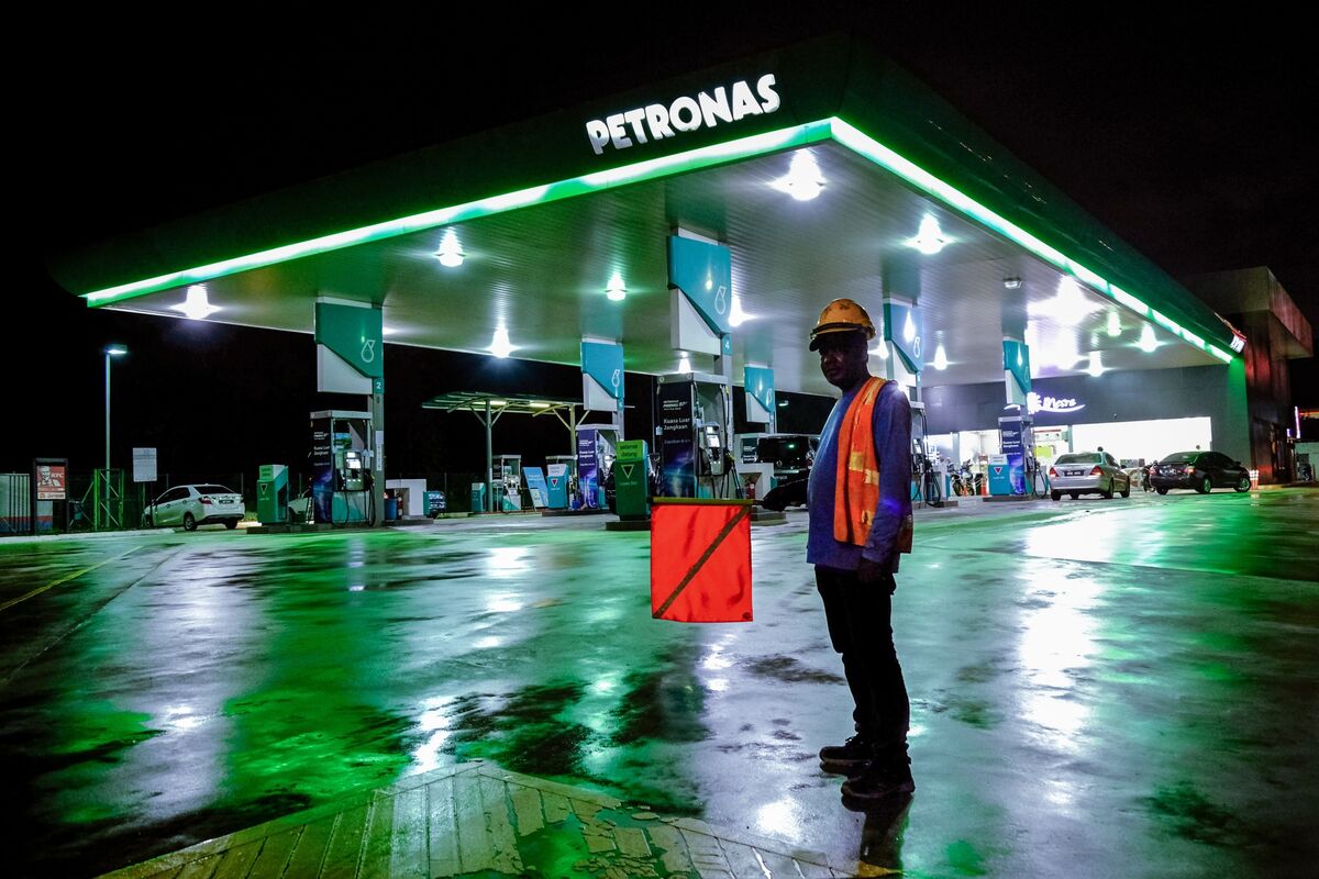 Petronas Tanker Clears Hormuz, Bound for Refinery in Malaysia - Bloomberg