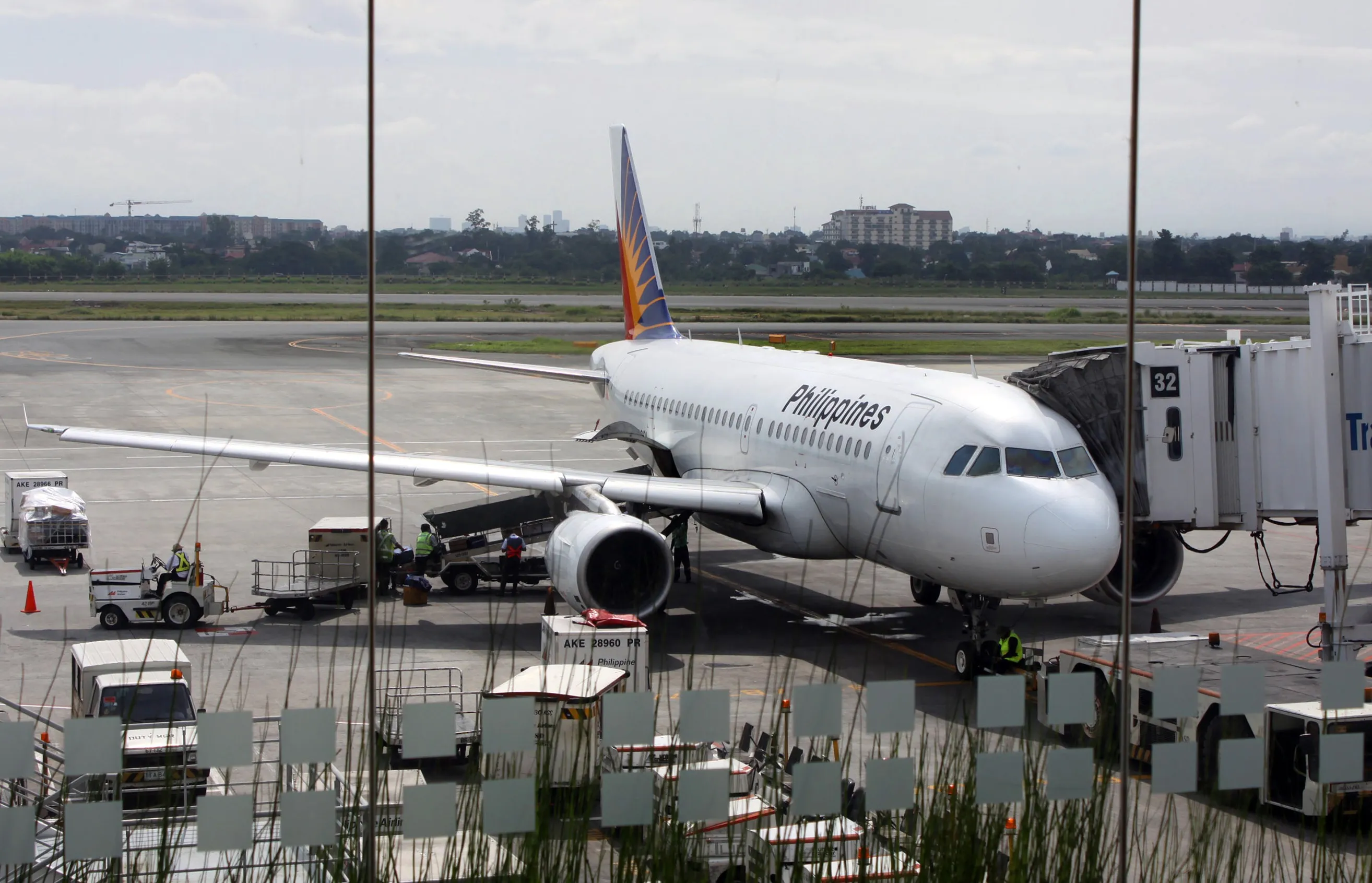 Philippine Airlines Group Chief, Son of Billionaire, Dies at 53 - Bloomberg