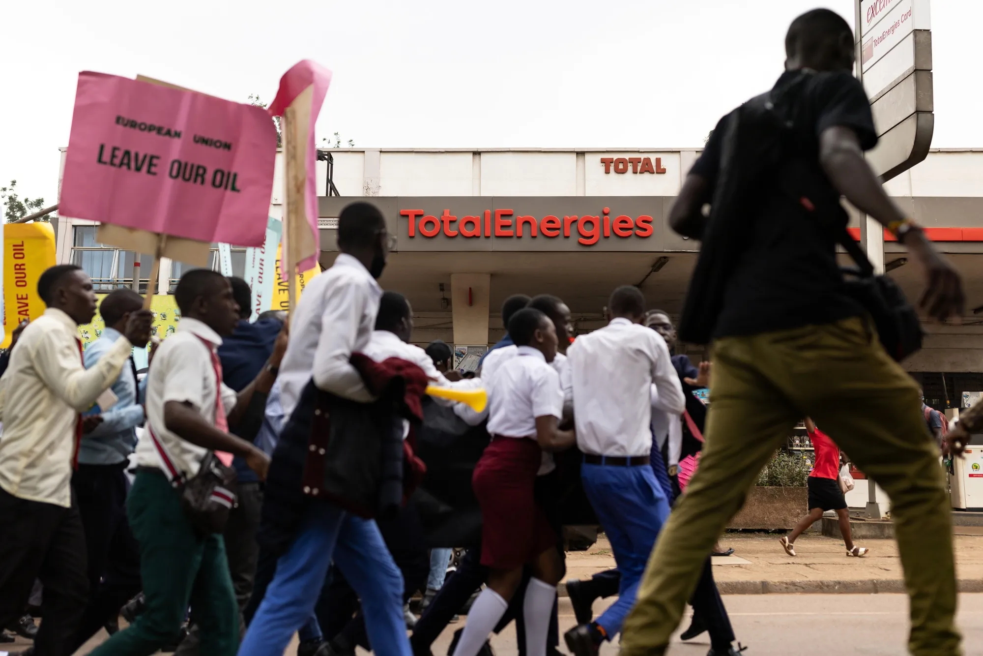 Barclays Accused of Bias on East Africa Crude Oil Pipeline - Bloomberg