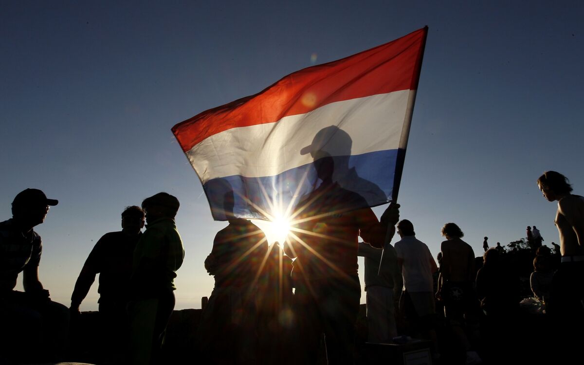 Dutch Coalition Parties Pick Fiscal Hawk Eelco Heinen as Finance ...