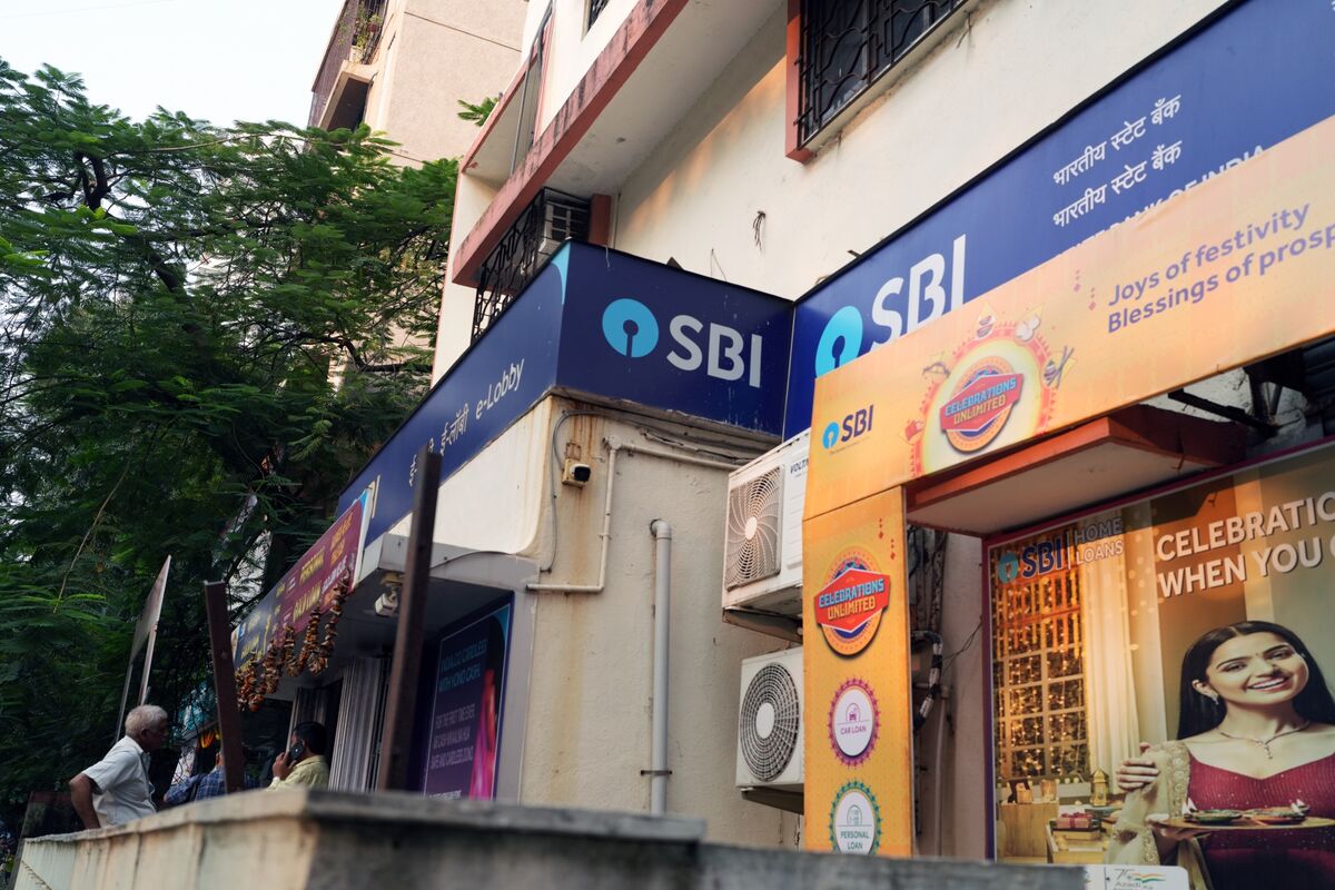 India’s Top Bank Beats Profit Forecast on One-Time Gains - Bloomberg