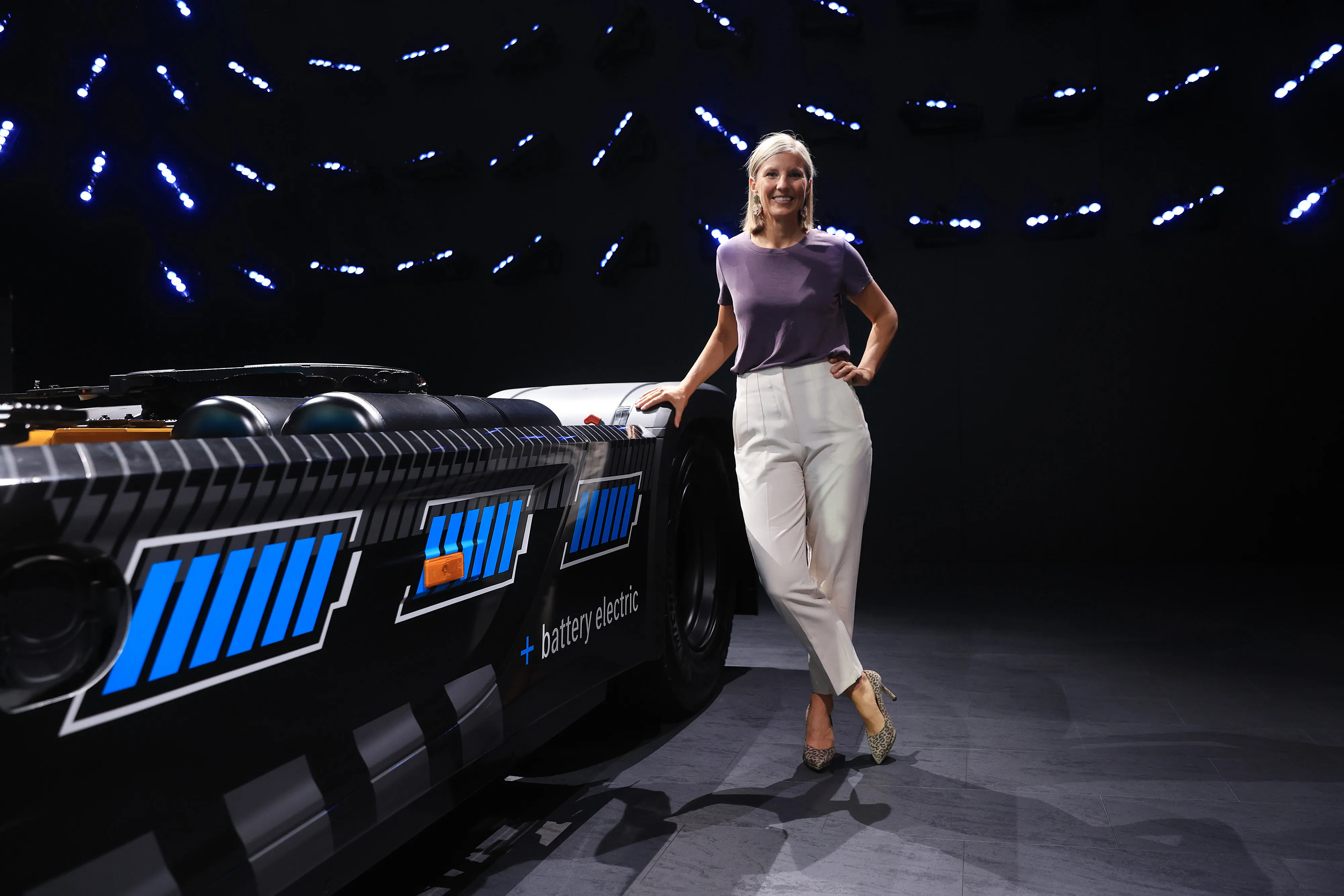 Daimler Truck (DTG GR) Names Radstrom CEO in Rare Female Pick in ...