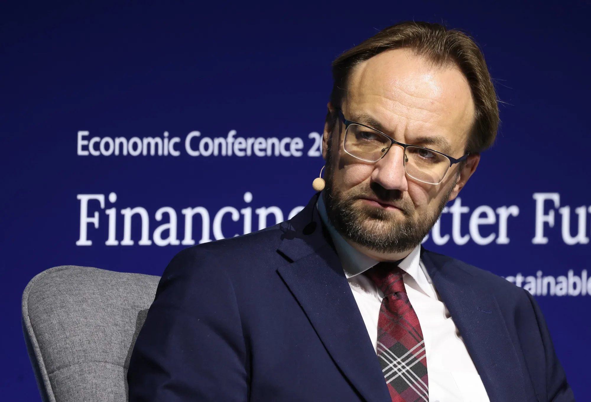 ECB Should Keep Consistent Pace of Rate Cuts, Simkus Says - Bloomberg