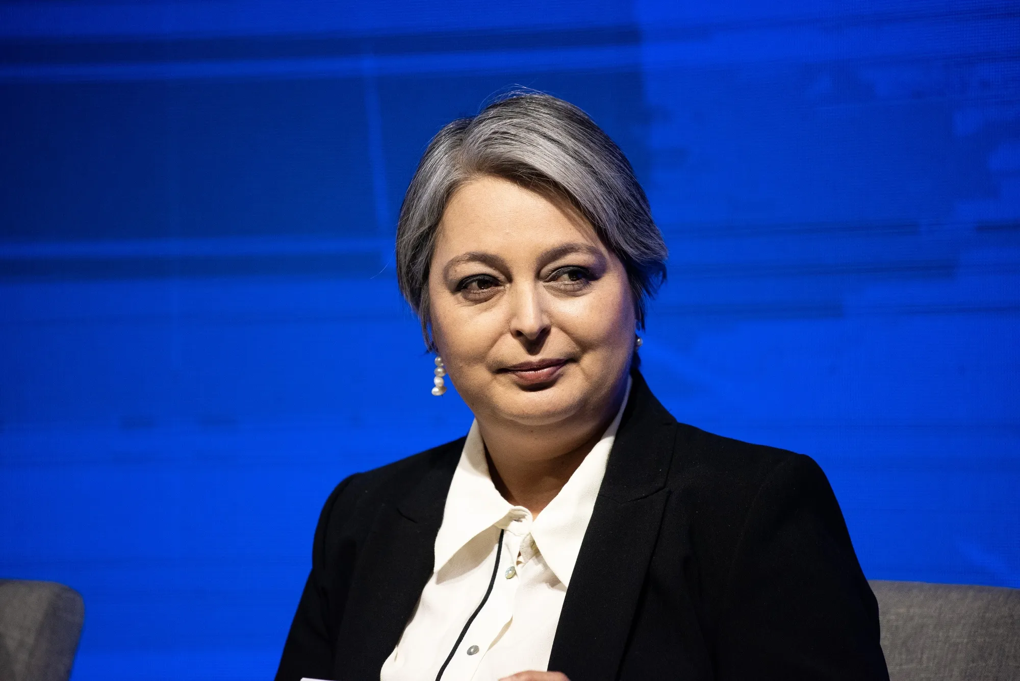 Candidata comunista de Chile, Jara, modera plan al iniciar carrera ...