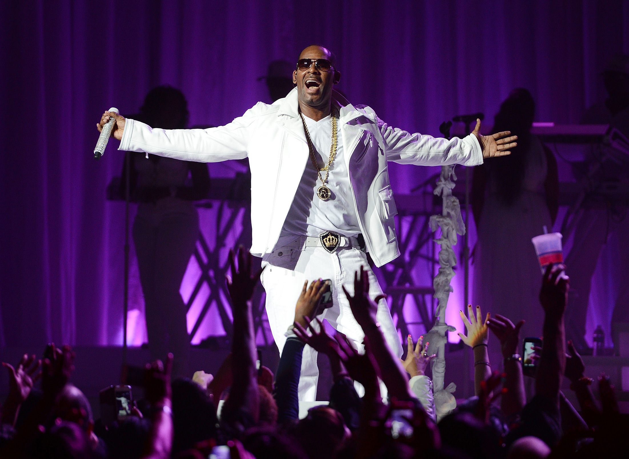 BuzzFeed Opens New Hollywood Chapter With R. Kelly Documentary - Bloomberg