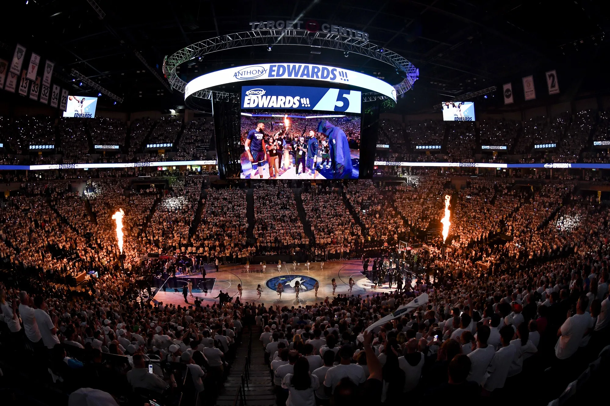 Bad Seats? NBA Team Starts Selling In-Game Ticket Upgrades - Bloomberg