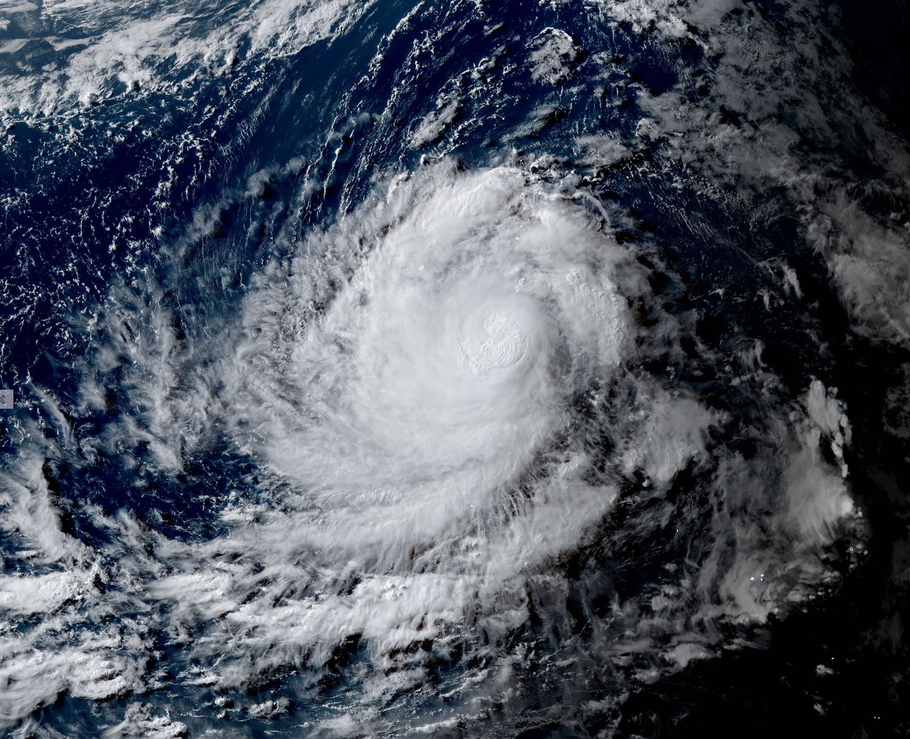 Typhoon Mawar's 140 MPH Winds Are Shaking Guam: Weather Watch - Bloomberg