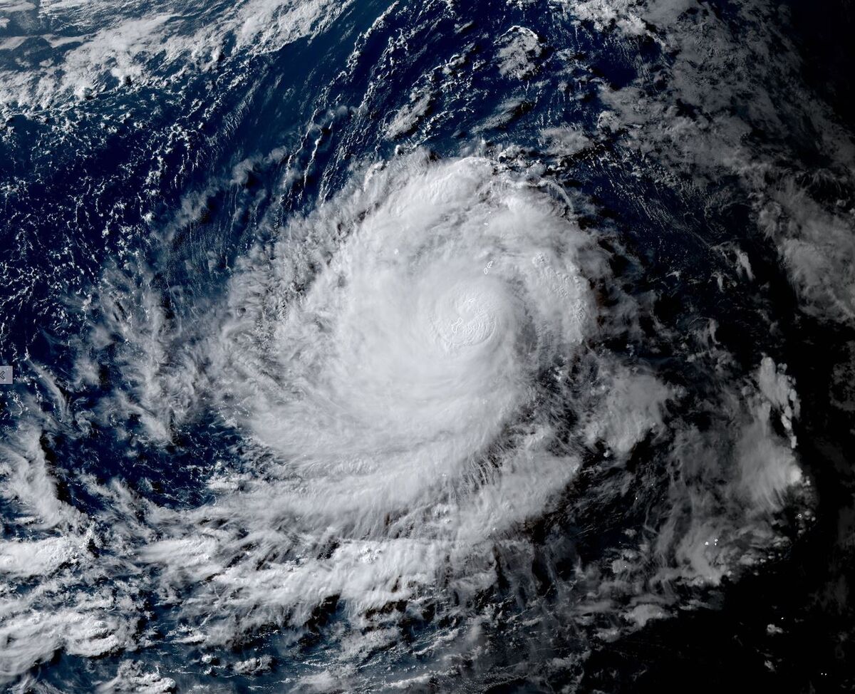 Typhoon Mawar's 140 MPH Winds Are Shaking Guam: Weather Watch - Bloomberg