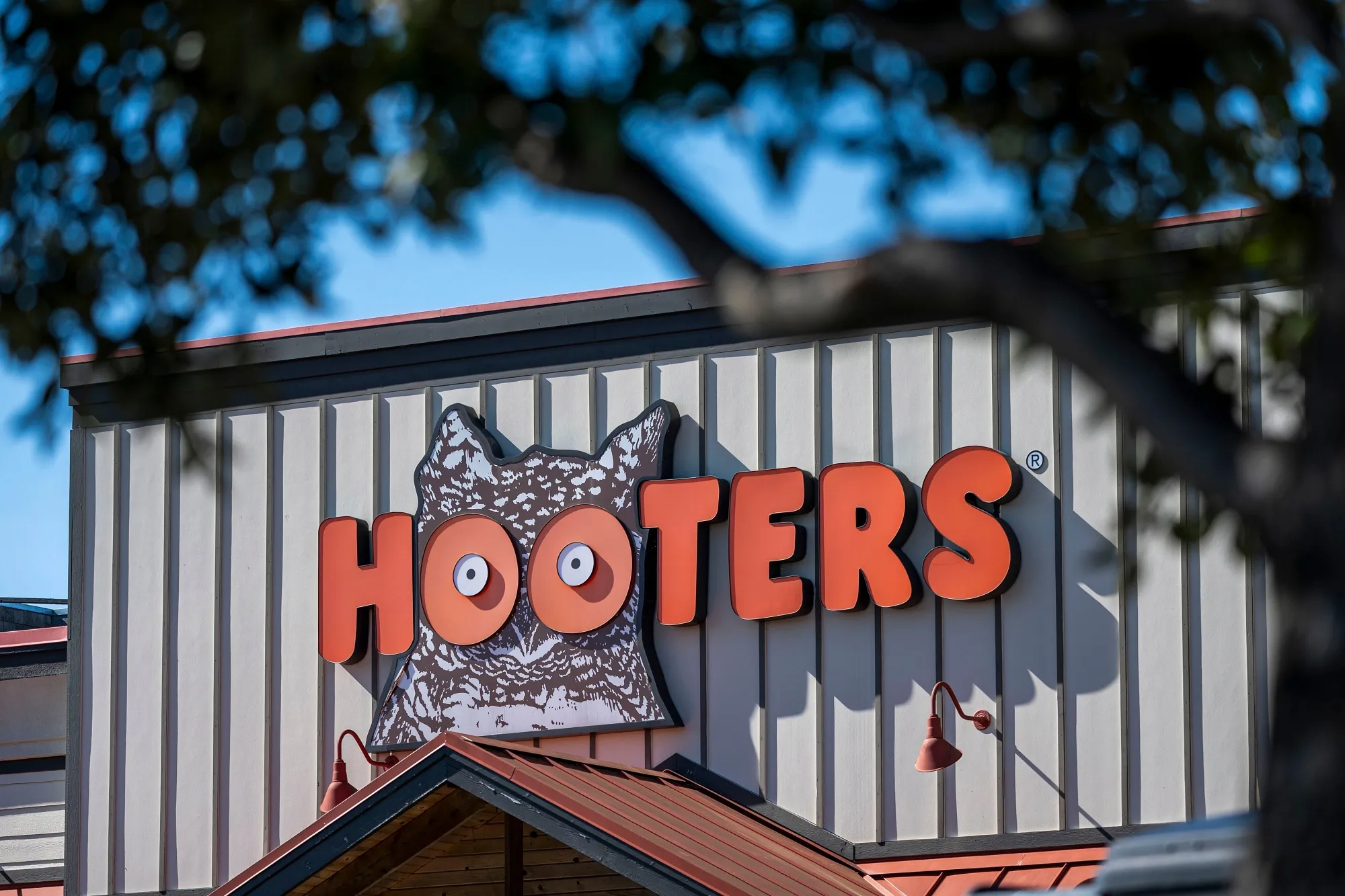 Hooters negocia posible quiebra en los próximos meses - Bloomberg