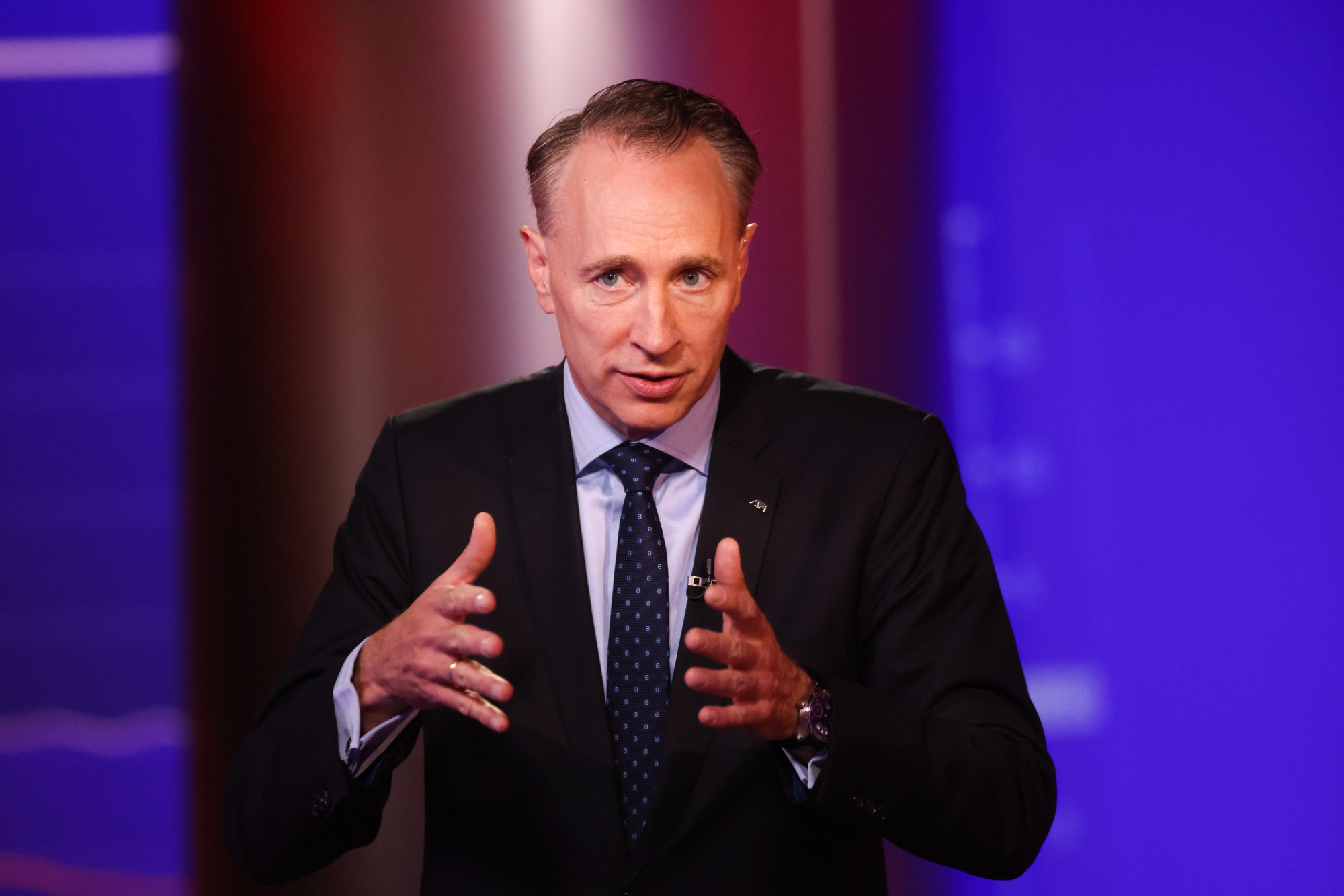 Threat of Haywire AI Feeds Calls for Development Pause, AXA Says ...