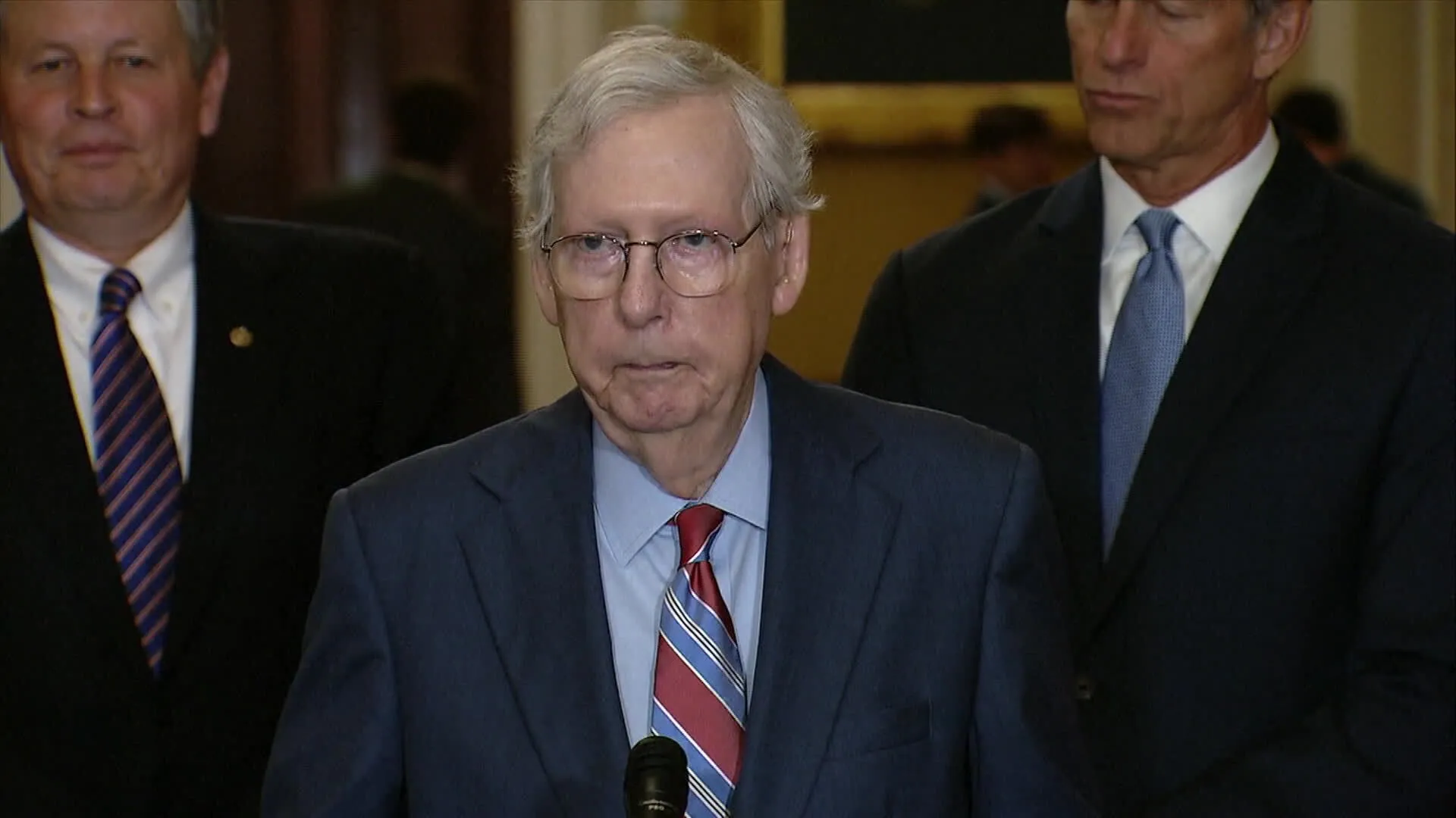 Watch Sen. McConnell Freezes During Press Conference - Bloomberg