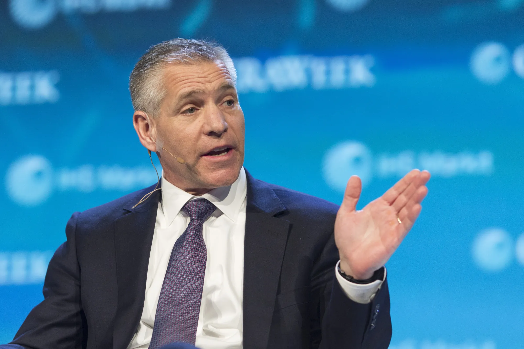 Suncor (SU) Appoints Former TC Energy CEO Russ Girling as Chairman ...