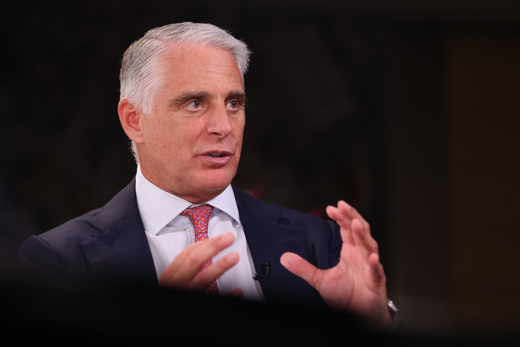 UniCredit hebt Orcel-Gehaltsziel nach starkem Jahr um 30% an - Bloomberg