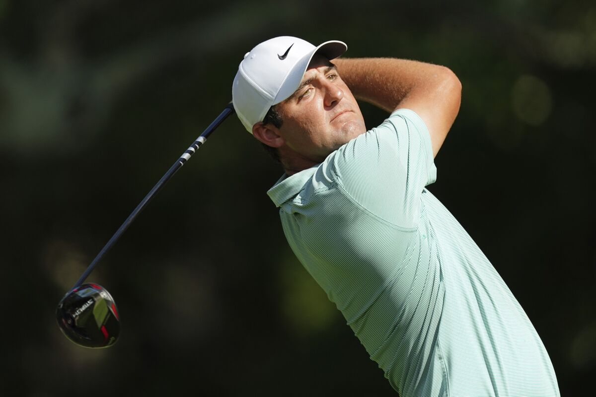 McIlroy Storms From 6 Back to Win FedEx Cup And $18 Million - Bloomberg