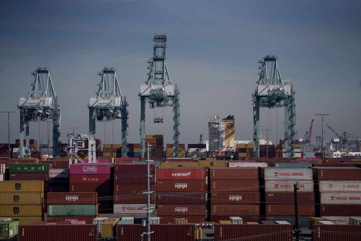 Major US Ports Pushing Capacity Limits, Shipping Veteran Says - Bloomberg