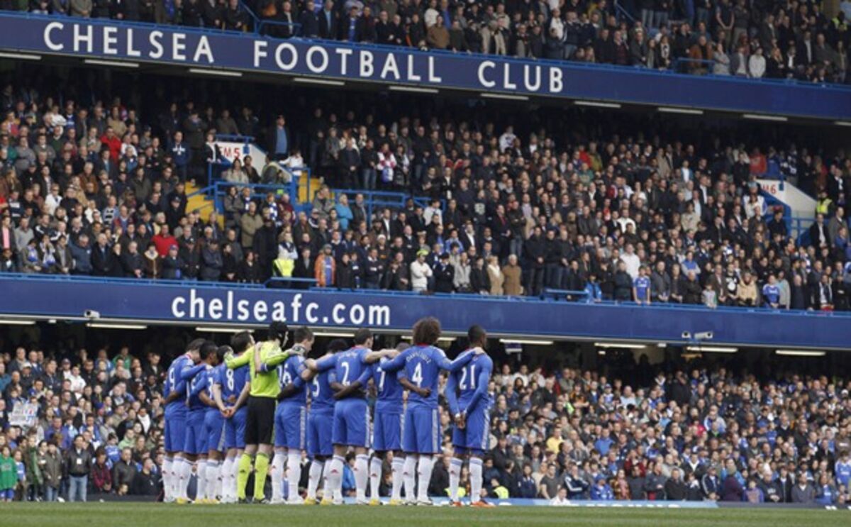 Chelsea Soccer Fans Hold on to Their Team, For Now - Bloomberg