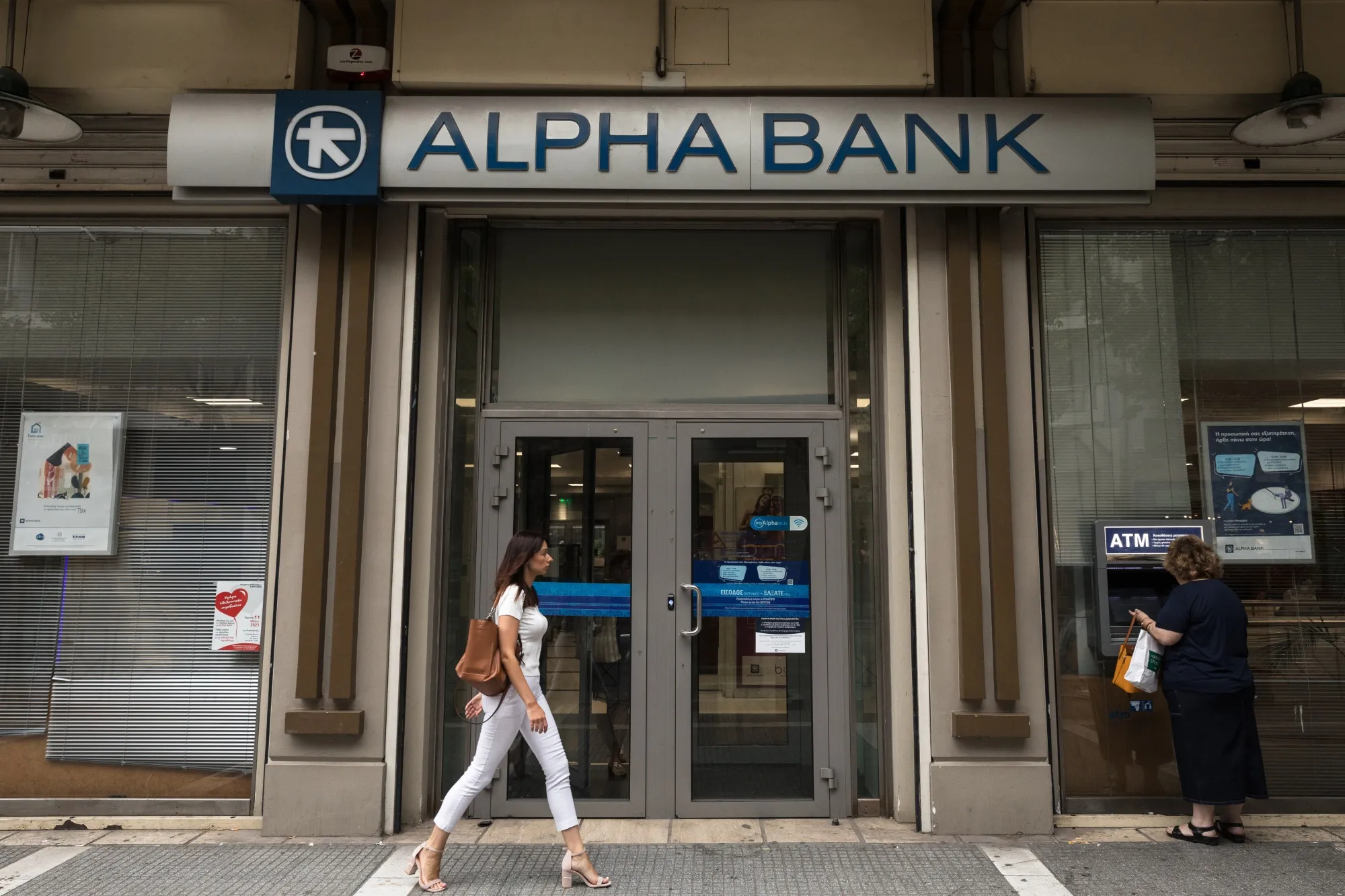 UniCredit Offers to Buy Greece’s Stake in Alpha Bank - Bloomberg